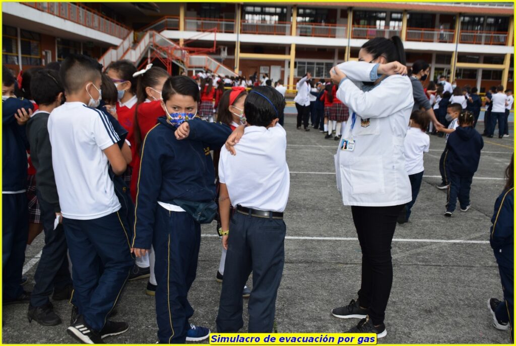 Simulacro de evacuación por escape de gas - Colegio San Luis Rey
